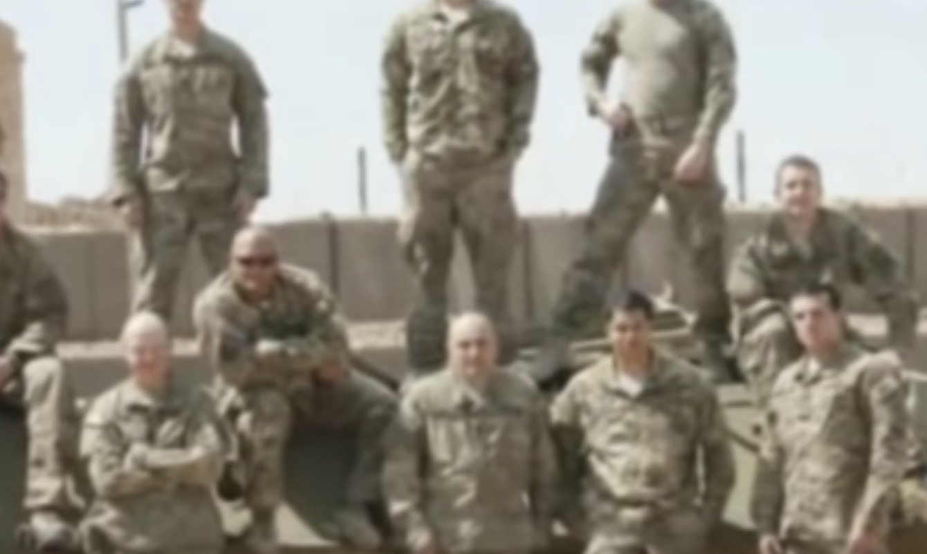 AMERICAN SOLDIERS REFUSED TO LEAVE STRAY MAMA DOG AND HER PUPPIES ...